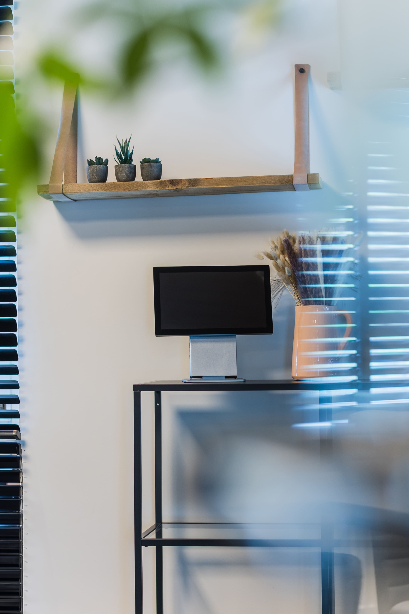 The PixioDisplay Desk – compact, versatile and interactive!