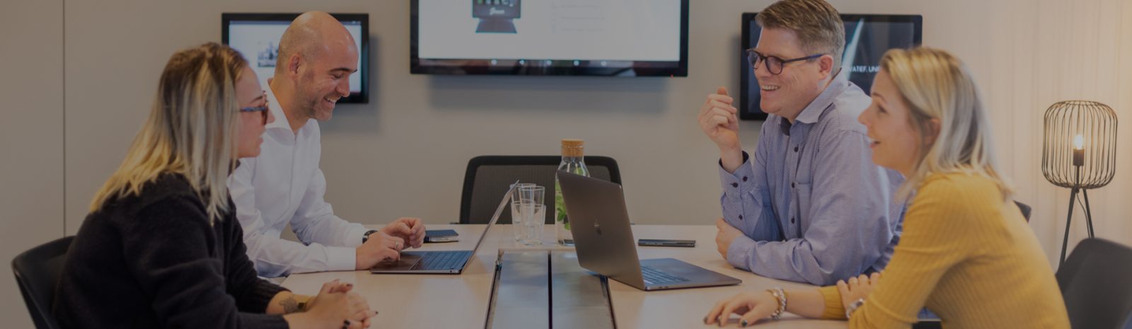 Visit our showroom and be inspired! - PixioDisplay